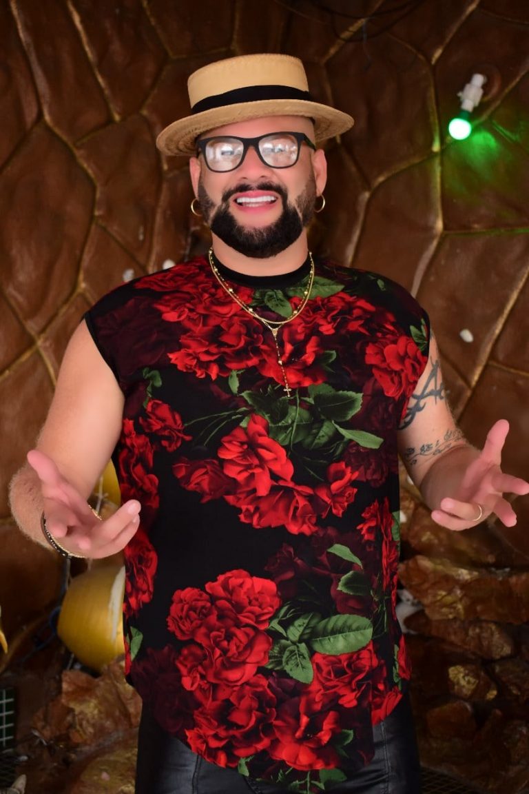 James Rios: cantor faz show-online com convidadas especiais - Portal ...